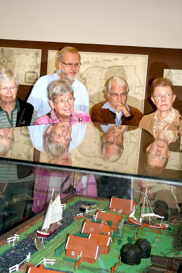 Dr. Eilert Ommen mit Reisegruppe in Ostfriesland - General-Anzeiger