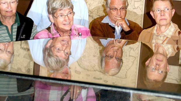 Dr. Eilert Ommen mit Reisegruppe in Ostfriesland - General-Anzeiger