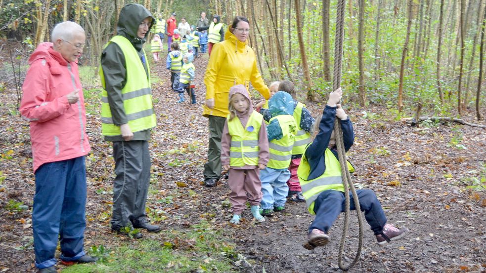 Aufgaben im Wald: Hahnentanger Kita-Kinder machten Mini-Sportabzeichen ... Aufgaben im Wald: Hahnentanger Kita-Kinder machten Mini-Sportabzeichen ...